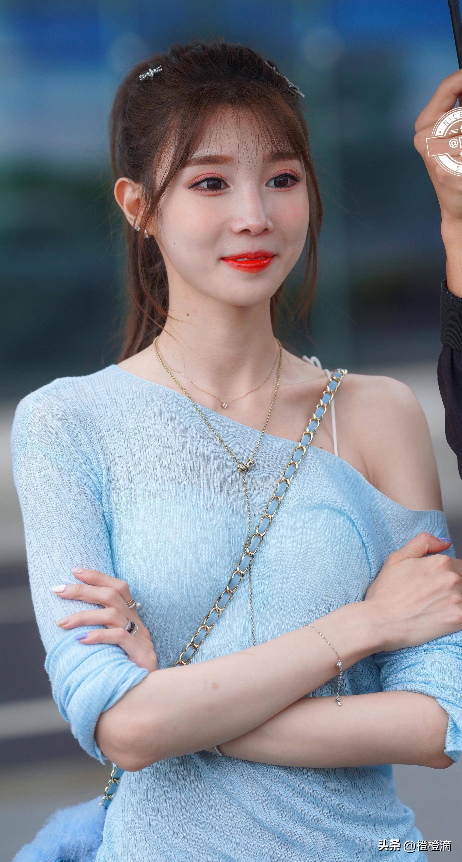 The young lady with extremely cute and enchanting appearance is ...