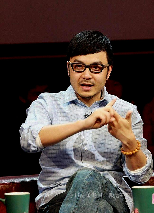 Wang Han, the "No. 1 brother of Mango TV" who is like "stars holding ...