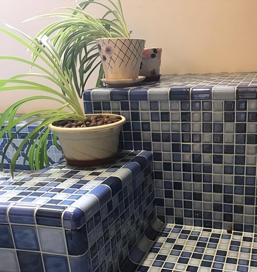 Is the edge of the tiles to be angled or chamfered? This kind is ...