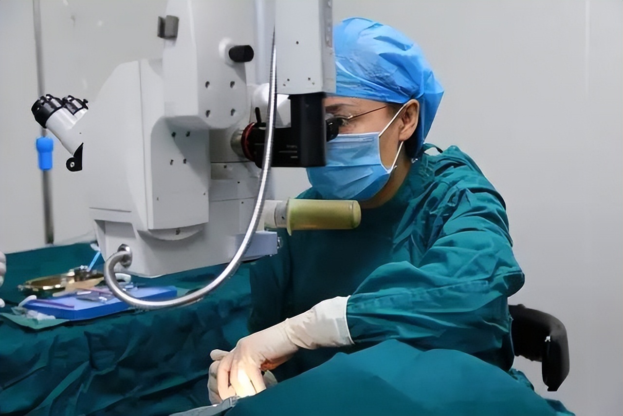 How is the person who used laser surgery for myopia now?Will there ...