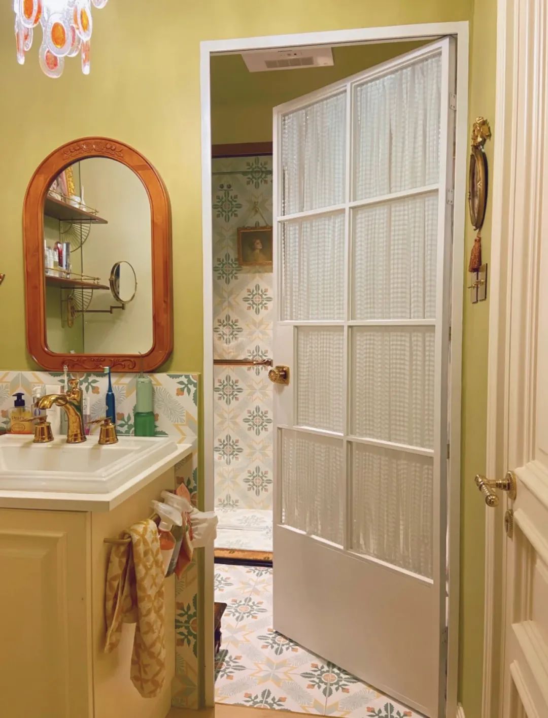 The "door" of the bathroom said: If you do these 6 points, it will be ...