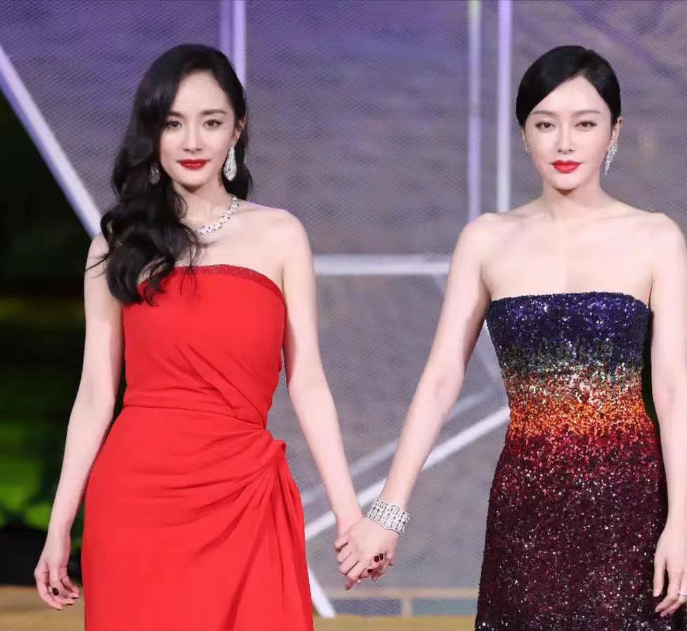 Qin Lan and Wei Daxun's love affair is real, and they go out arm in arm and intimately, the fans ...