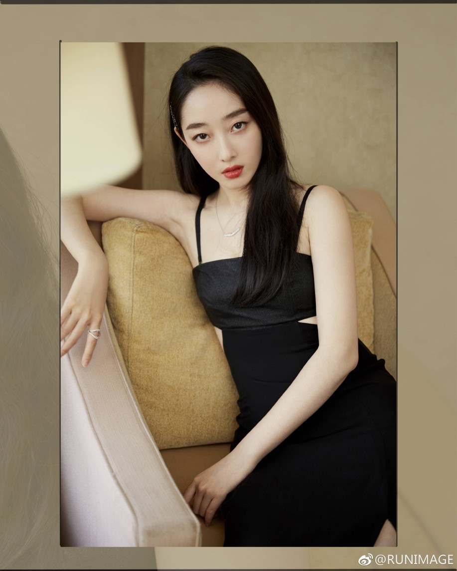 How should we respond to the incident where Jiang Mengjie was maliciously photographed up her ...