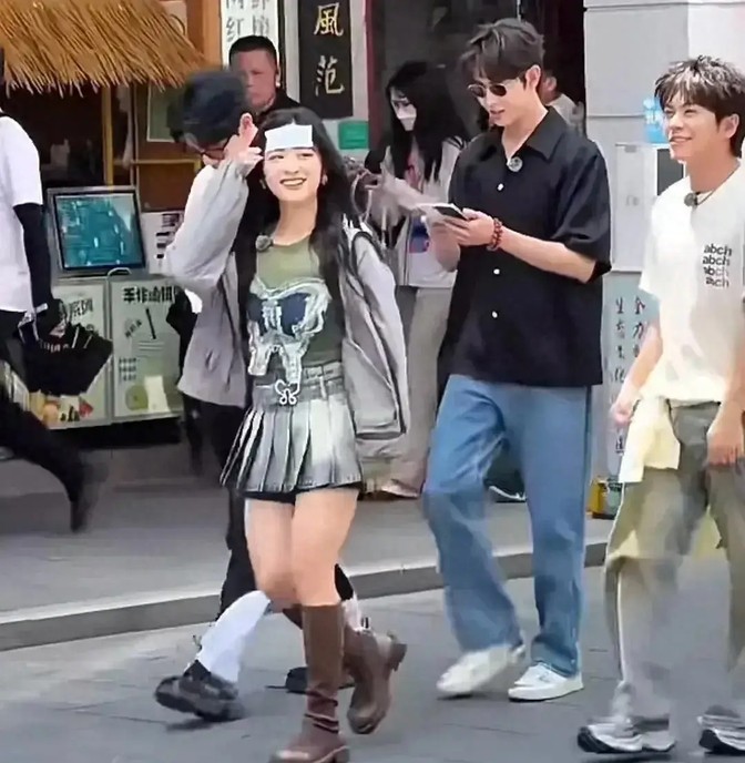 Are all the celebrities' bodies fake? Revealing the dark side of ...