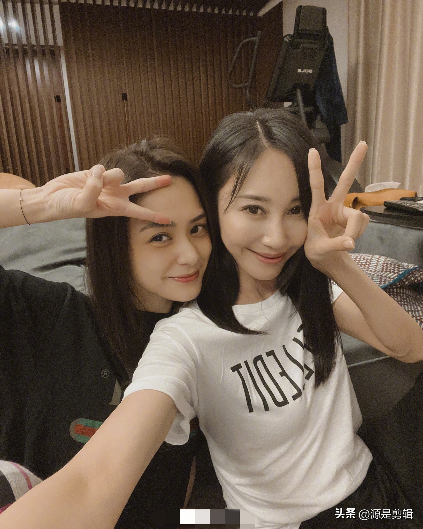 A Jiao and her friends take selfies with beautiful photos - iNEWS