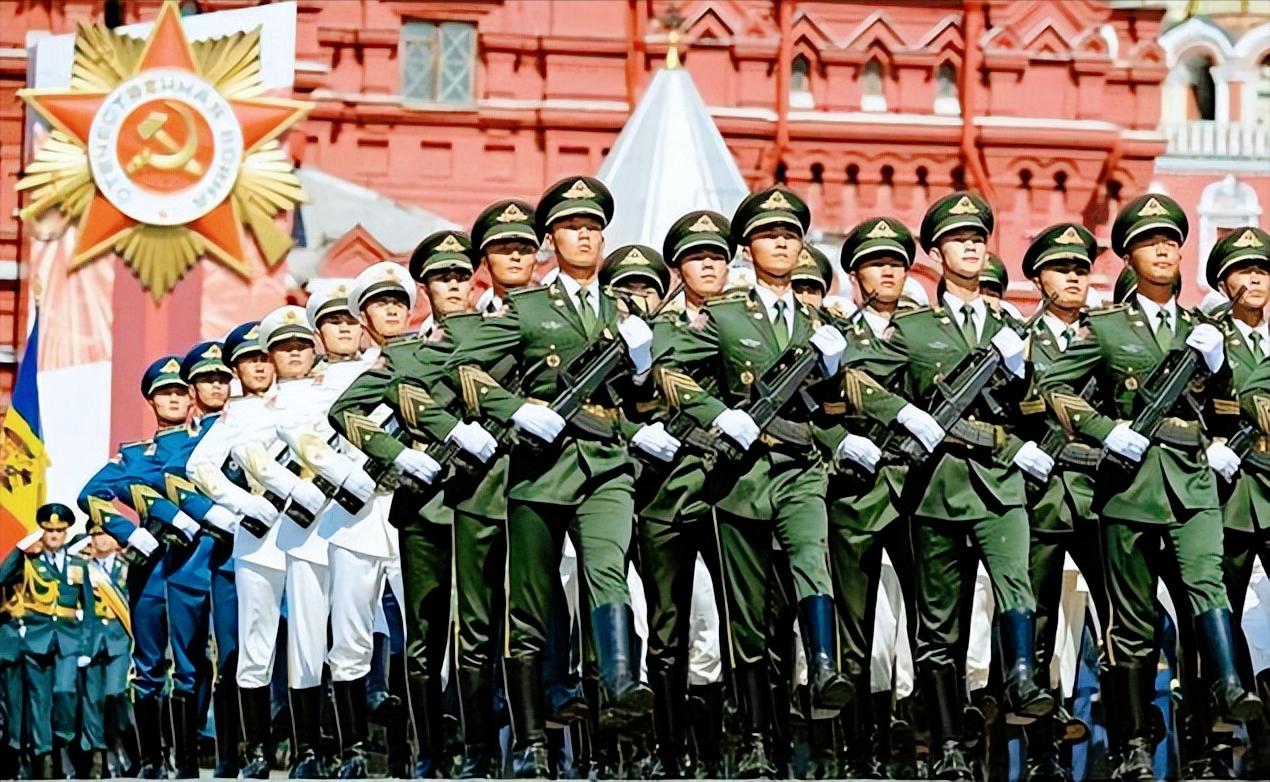 What kind of arms are the honor guards of the three armed forces of ...