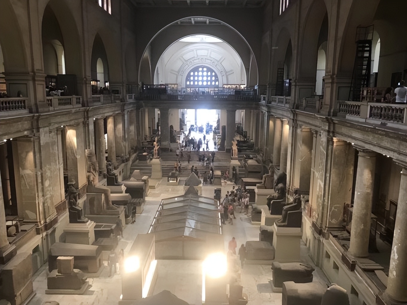 Walk through Egypt, walk in Dubai - iMedia