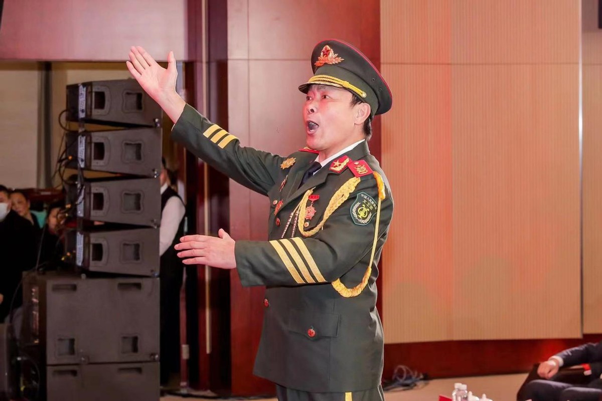 Sing a song together to pay homage to the "Iron Soldier Spirit" - iMedia