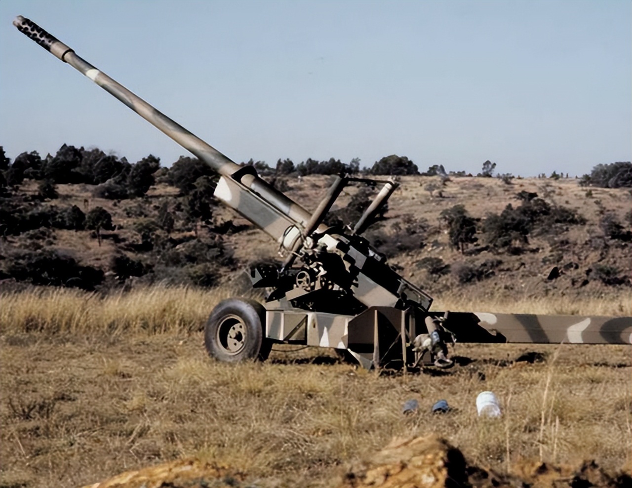 Wheeled armored vehicle modified self-propelled howitzer - Stryker LAV ...