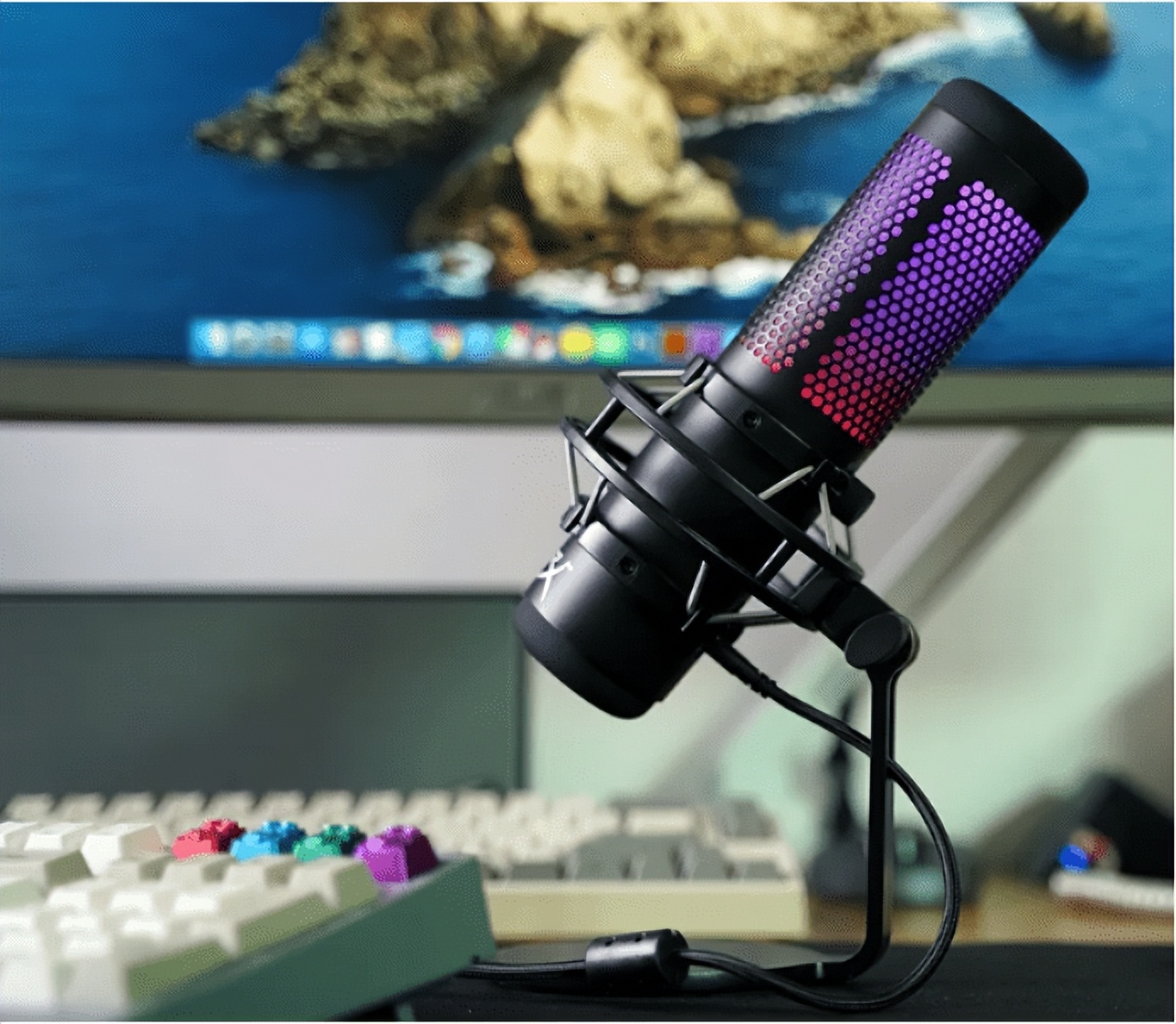 Extremely unknown HyperXQuadcast S Sound Enhanced RGB Professional ...