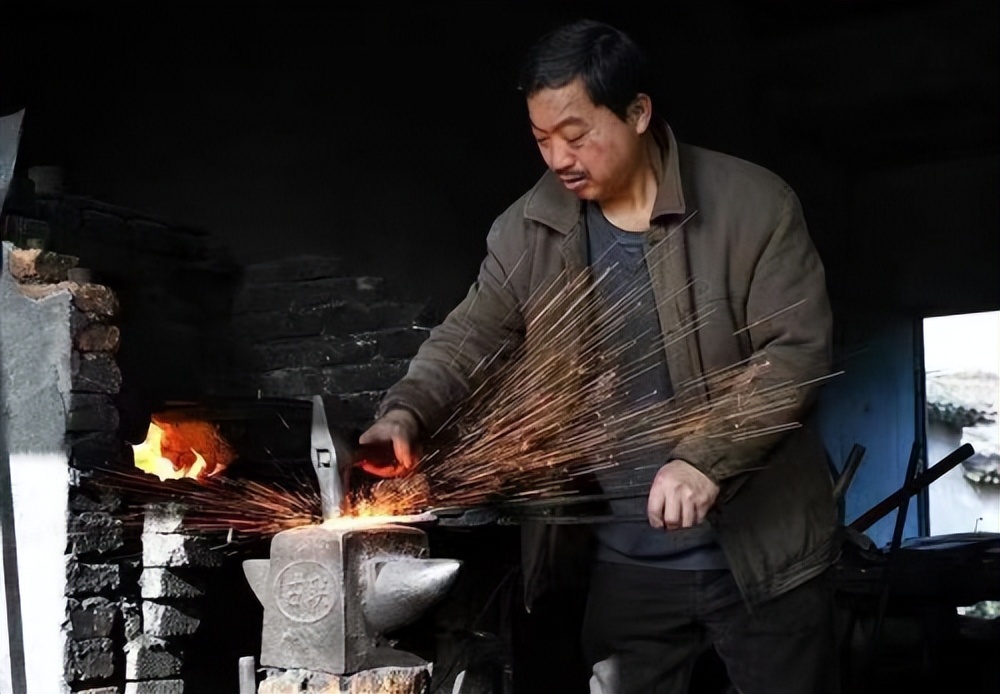 Godfather of the Chinese Model—Chen Hui - iNEWS