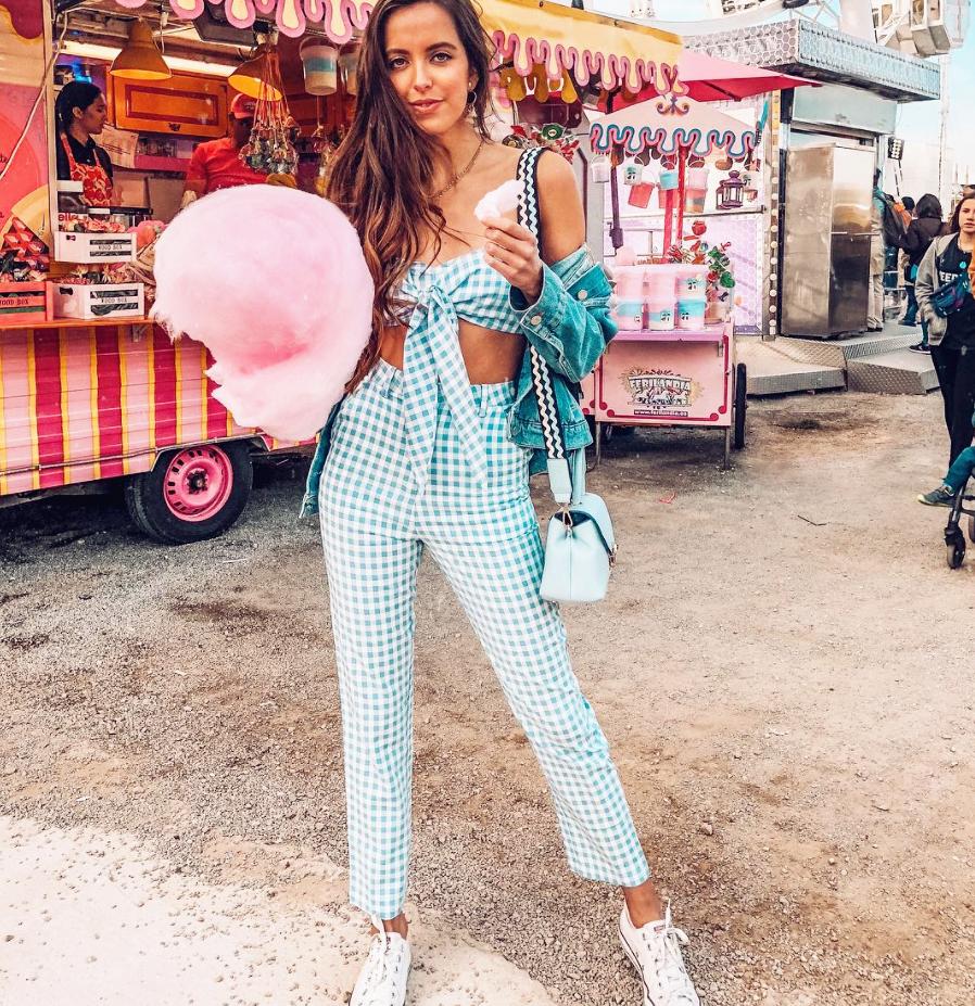 Spain's top blogger, likes to travel, loves bright colors, and ...