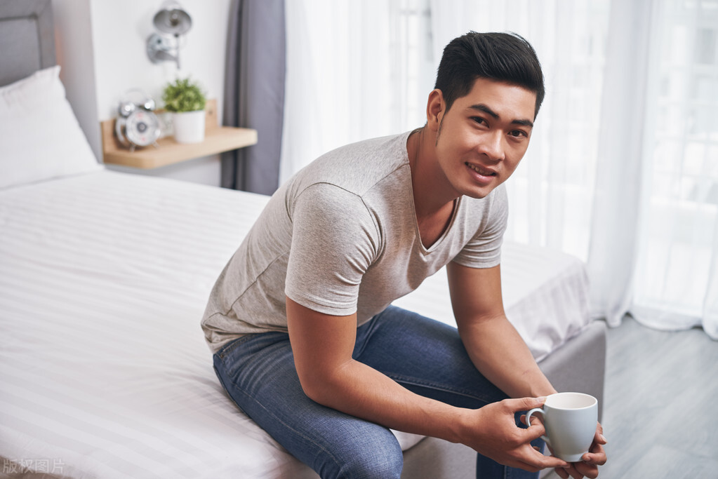 A 70-year-old aunt hired a male nanny for the elderly in her later ...