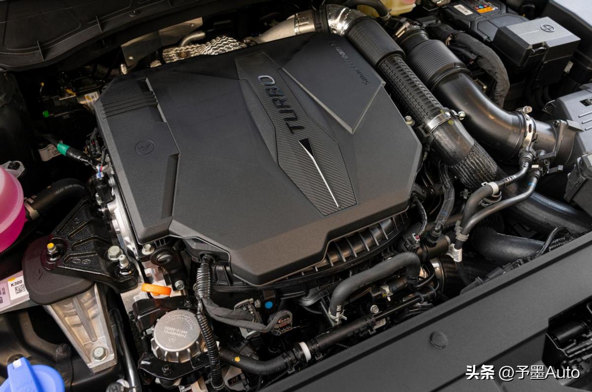 Dual-clutch gearbox, load-bearing body, this modern pickup has ...