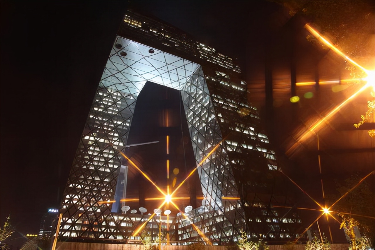A strange building in Beijing, because of its peculiar shape, attracts ...