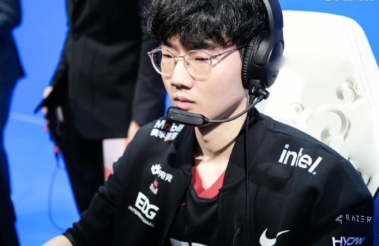 The BLG training game was accidentally leaked, and the Uzi policewoman's signature broke the S11 ...