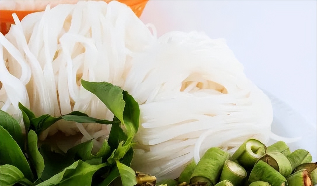 Eat lotus root noodles, sweep away the dullness of summer - iNEWS
