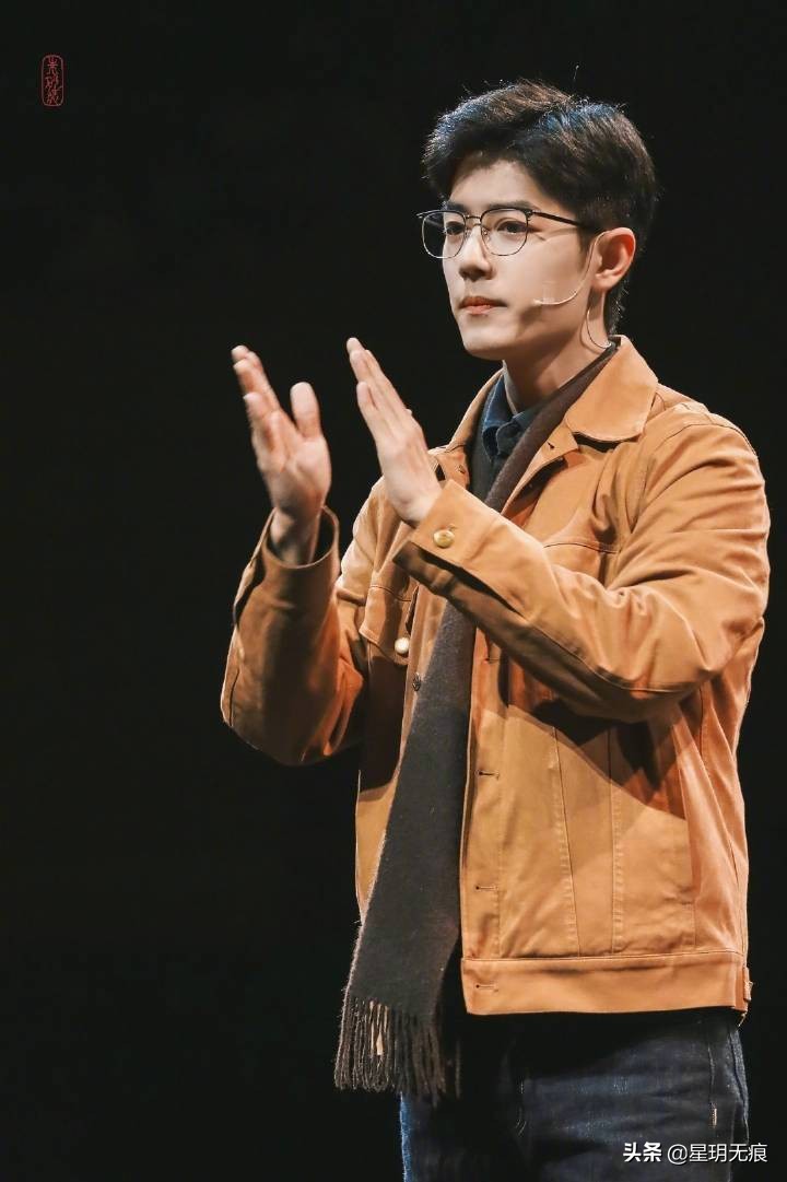 Du Hua appeared at Xiao Zhan's "Dream Like a Dream" performance site ...