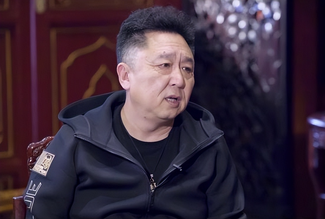 54-year-old Yu Qian lives in the countryside, caught cicadas outside ...