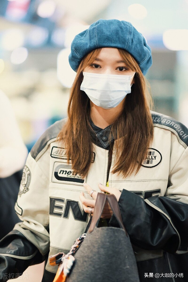 Cheng Xiao's latest airport Reuters photo exposure, motorcycle leather ...