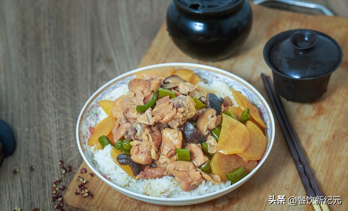 Why is the yellow stewed chicken and rice popular in the streets and ...