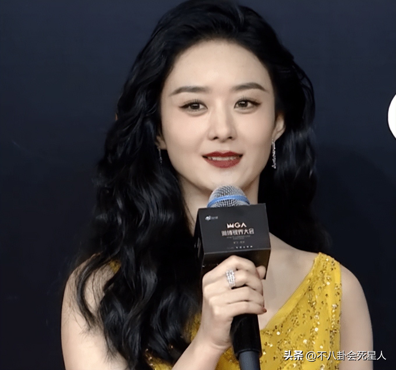 Actresses on the red carpet, Zhao Liying looked tired, Yang Ying fell down, Guan Xiaotong was ...