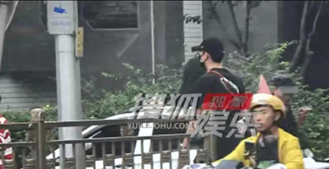 Lin Gengxin has a new girlfriend! The two held hands and hugged each ...