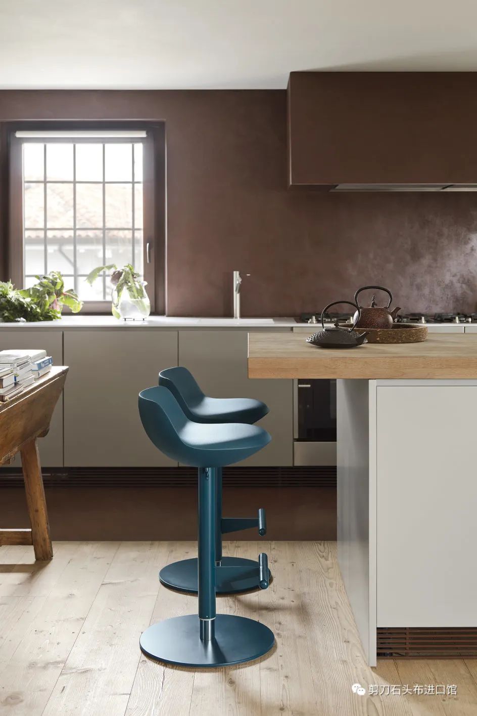 Italian "king of chairs" Calligaris, bar chair design highlights - iNEWS