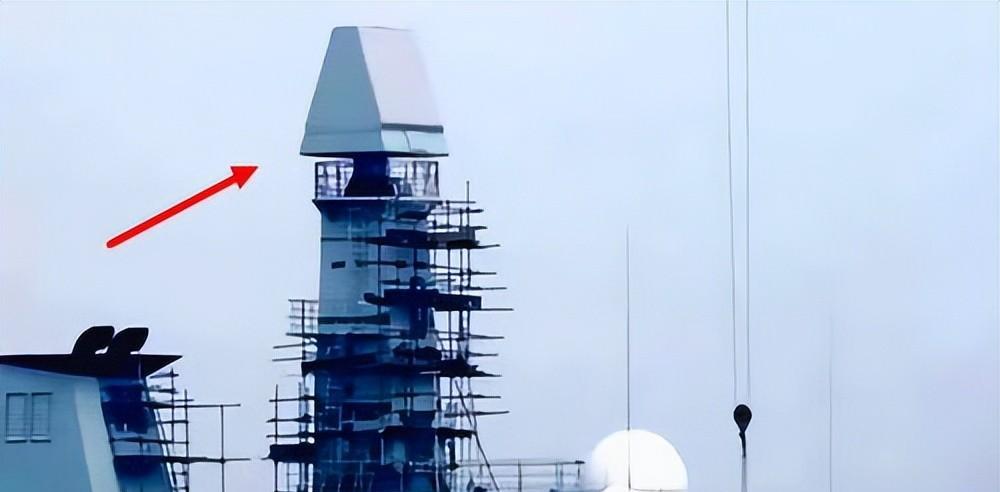 The 055 large drive is equipped with a super radar, which can lock the target 4,500 kilometers ...