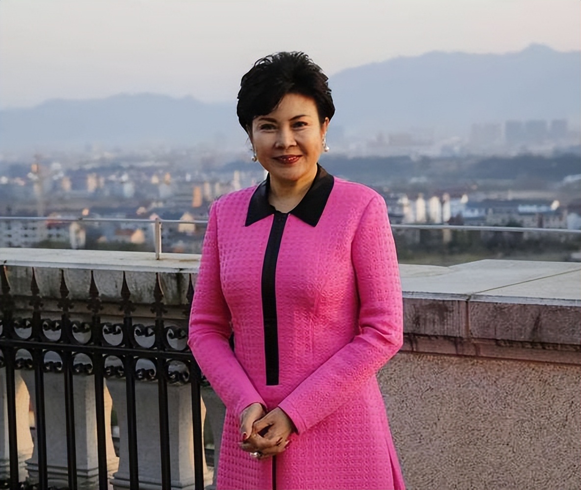 Famous host Kan Lijun: She has been ostracized all her life. She is ...