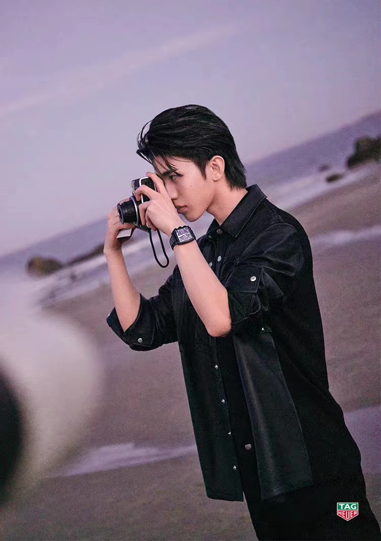 Following the light of Jiyan, Cai Xukun officially announced the new endorsement of TAG Heuer ...