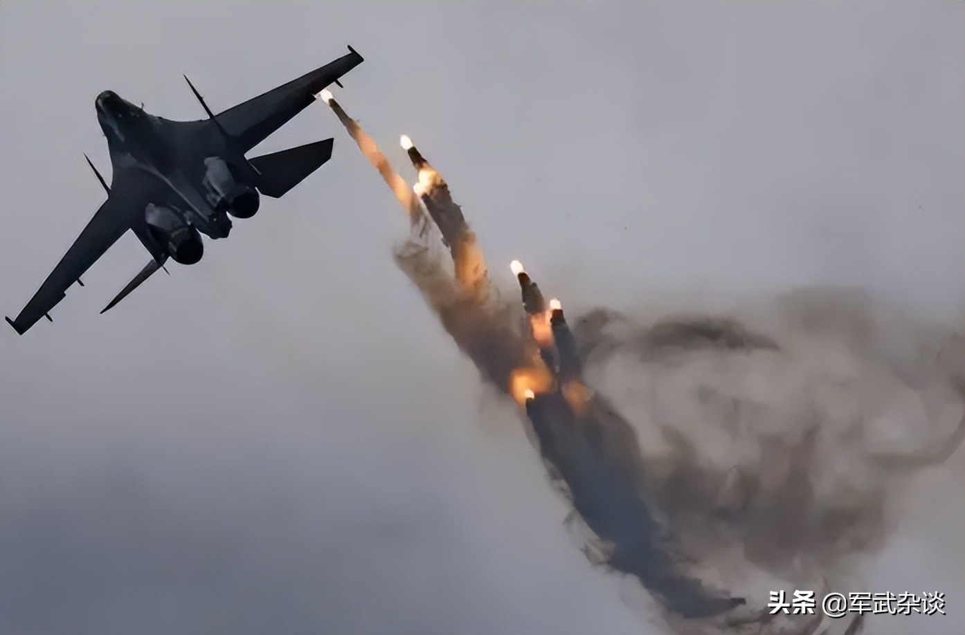 Chill out!The J-16 threw jamming bombs at the Australian military P-8A ...