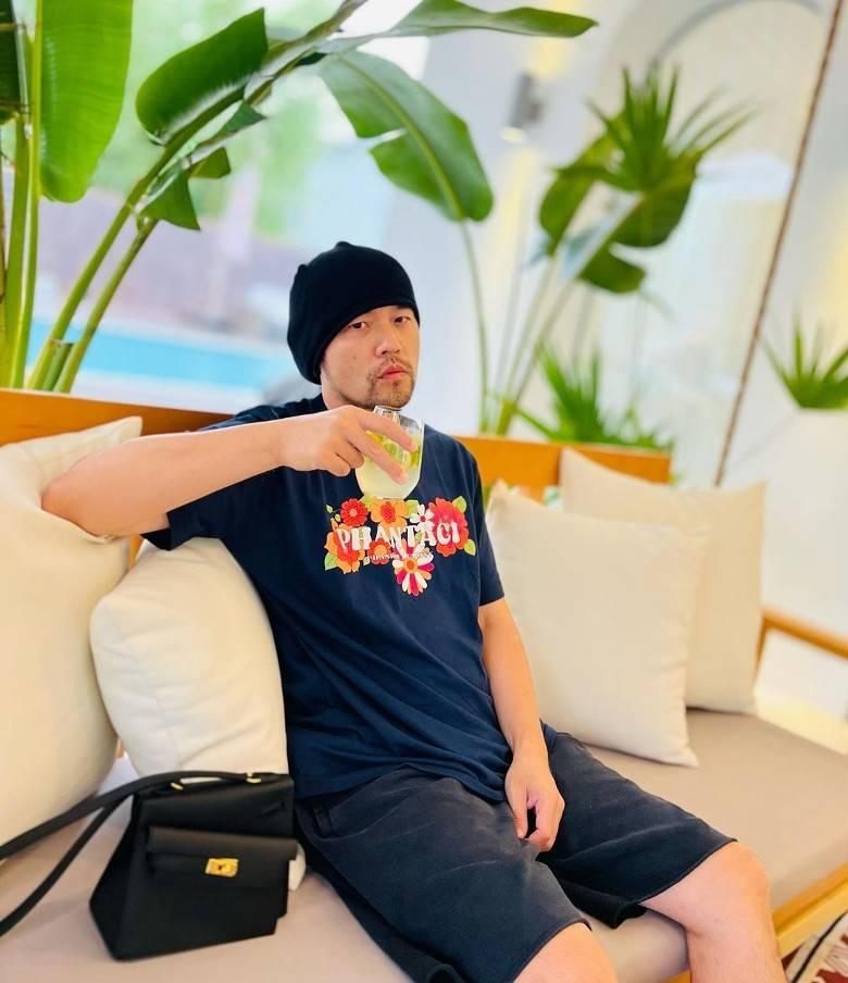 Jay Chou posted a photo with Jeremy Lin: I haven't seen you for a long ...