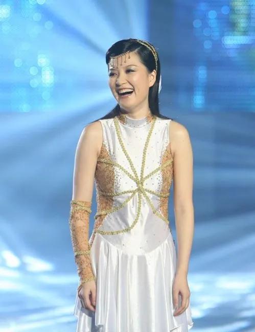 The most charming photo of Chen Rong on Dragon TV - iNEWS