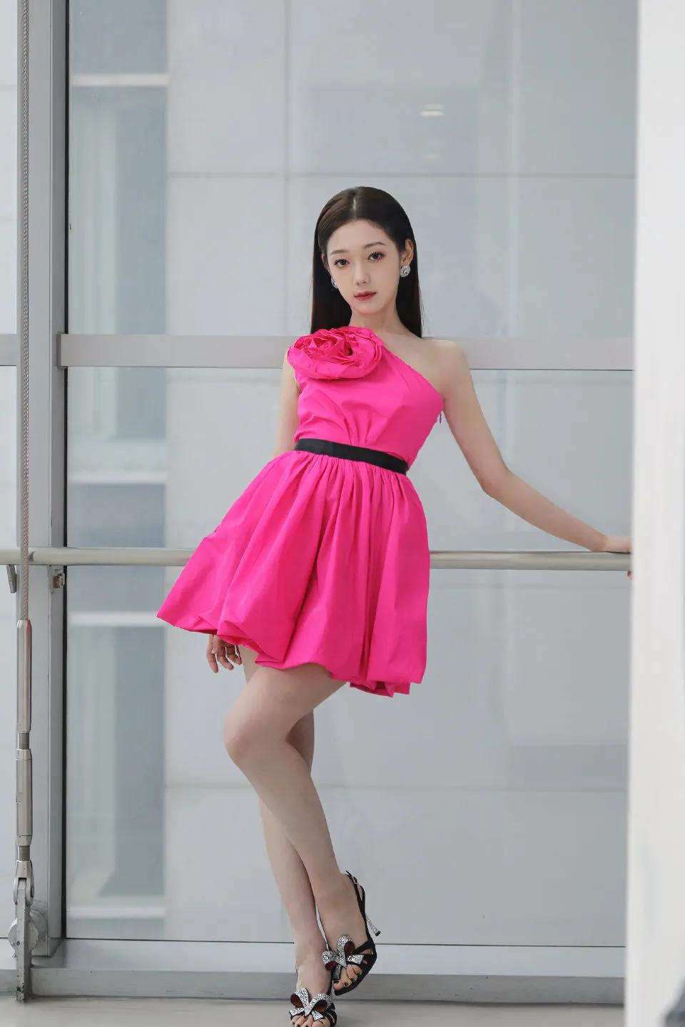 2.25 Atlas Xiao Zhan Zeng Shunxi Li Hongyi Tan Jian Second Wen Wen Cai Wenjing Ma Sichun Xuan Lu ...