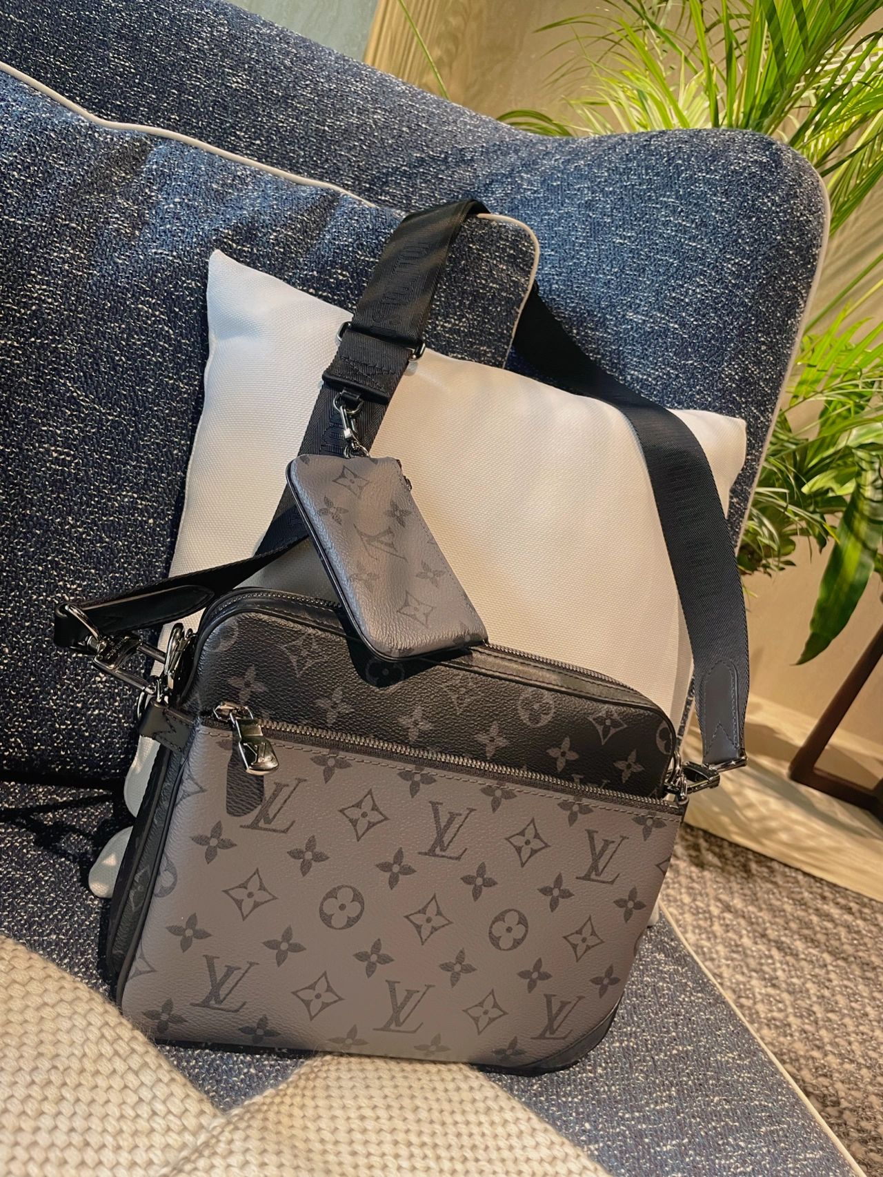 This year's most often carried LV three-in-one bag lv men's bag men's ...