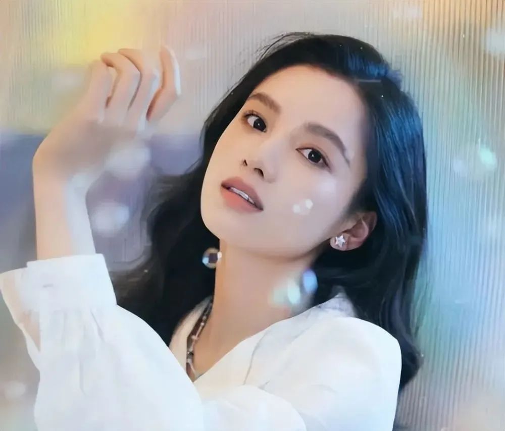 Size S, Ge Ge, Yang Mi, Qian Xi, Zhang Jingyi - iNEWS