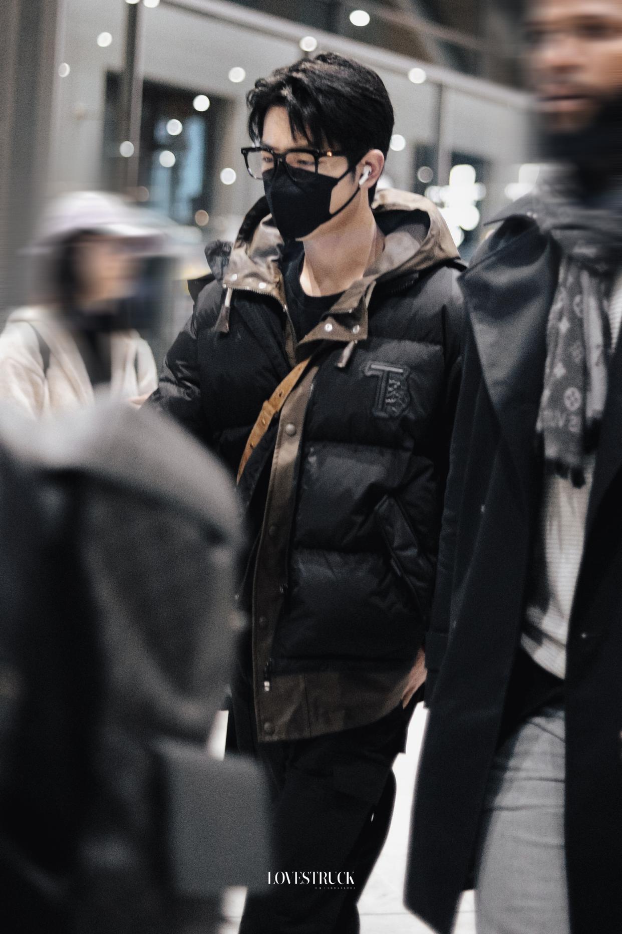 Xiao Zhan showed up at the airport and has returned to China. The long-distance relationship ...