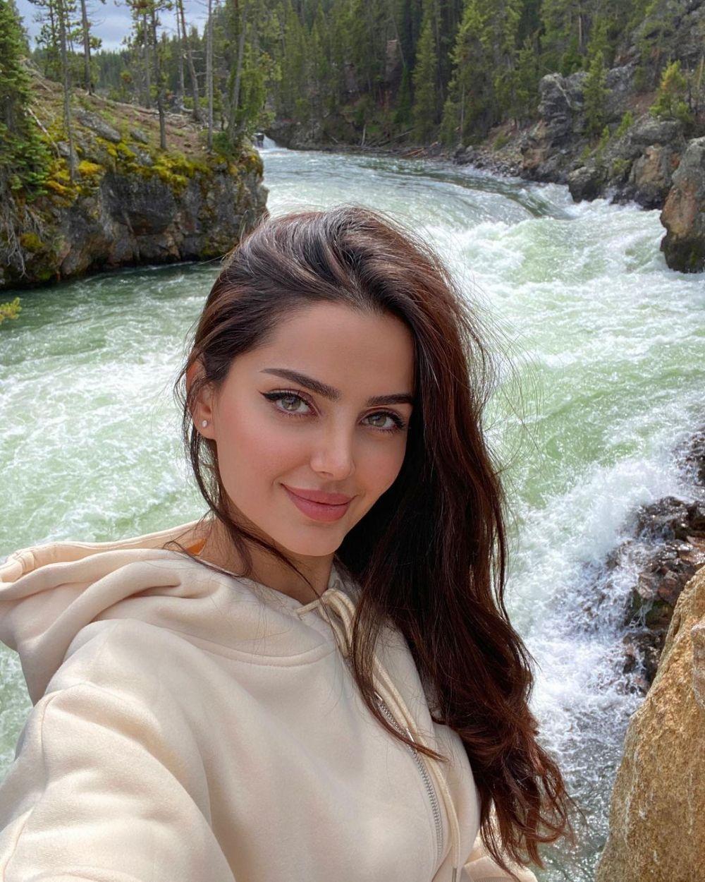 Nine photos of Iran's first supermodel Mahlagha Jaberi - iNEWS