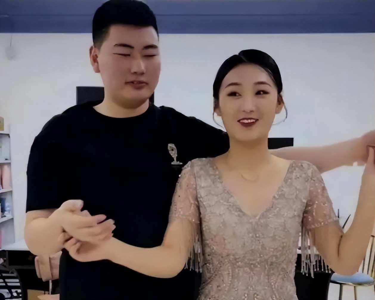 Chen Yanan showed off his body in yoga photos and was exposed to ...