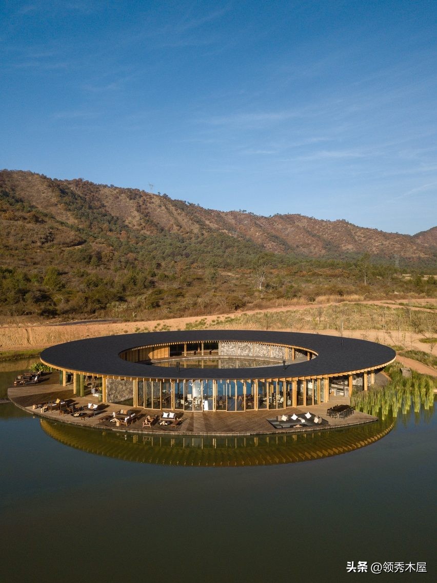 A water view wooden clubhouse and a seaside wooden clubhouse, which one ...