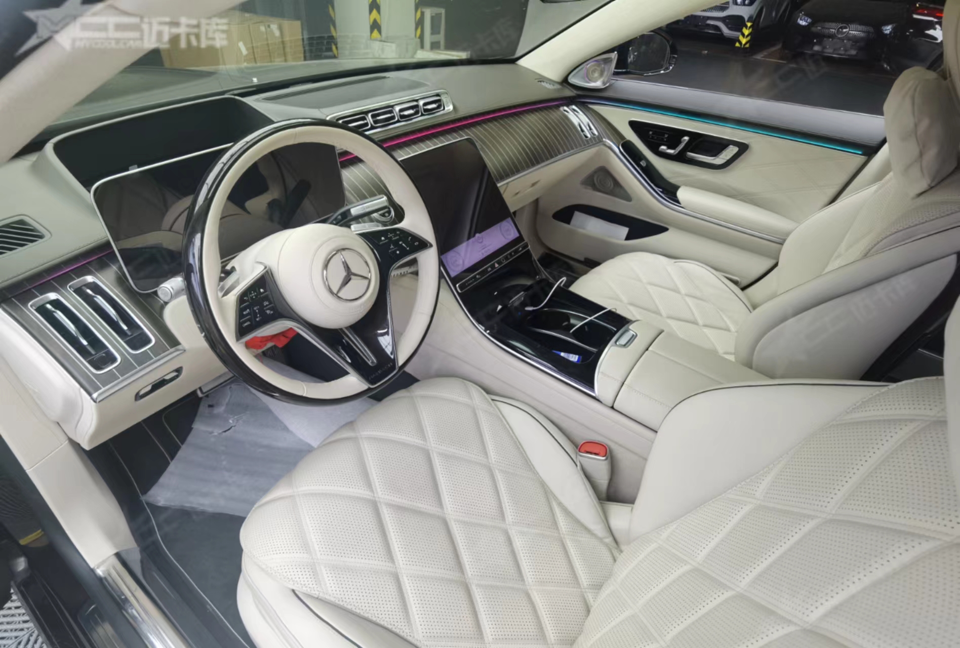 Unparalleled luxury! Maybach S480 Upgrade S680 Part 3: Leather door panel, ceiling, etc. - iNEWS