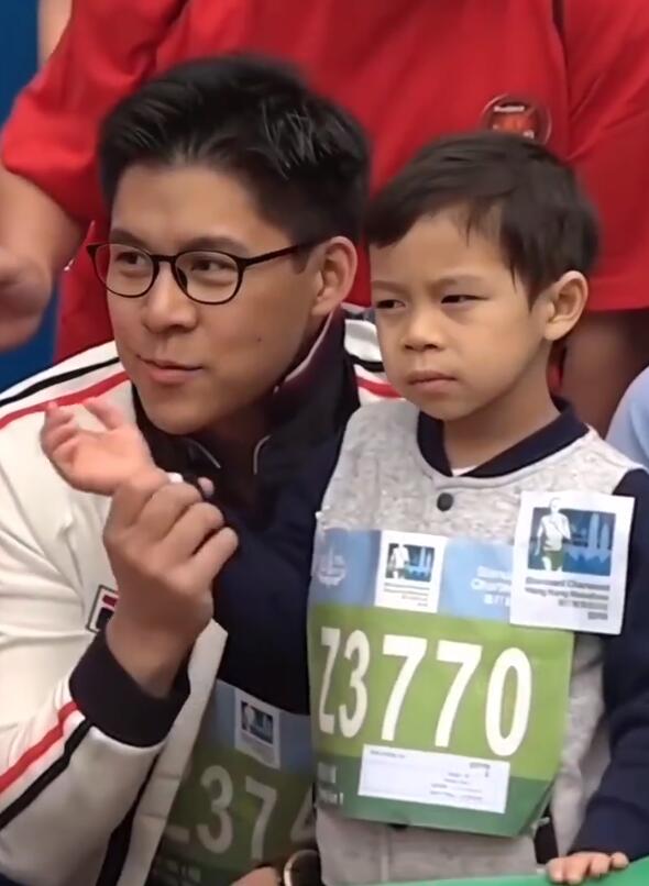 Huo Qigang celebrates Mother's Day for Guo Jingjing, a family of five ...