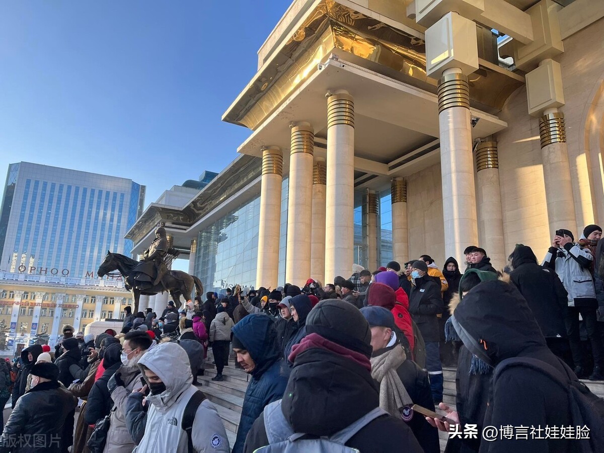 Why does Mongolia have a navy despite not being close to the sea? What does the Mongolian navy ...