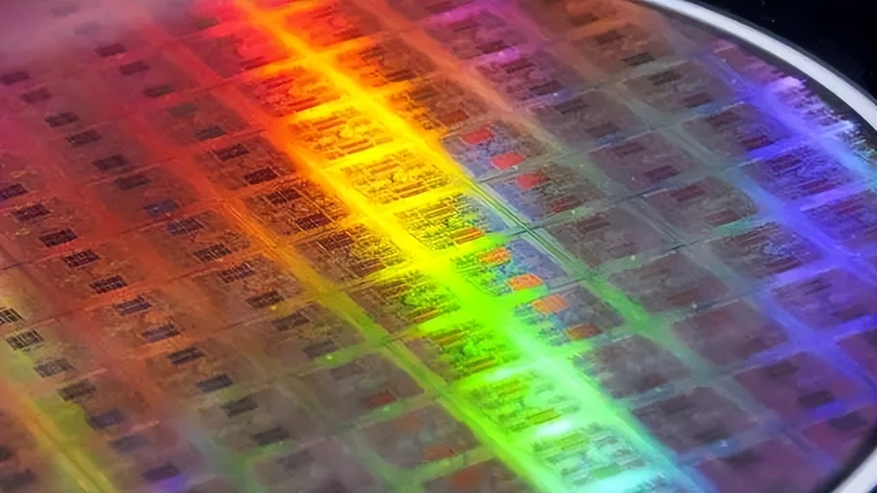 Beyond EUV lithography machine!The United States achieves 0.7nm chip ...