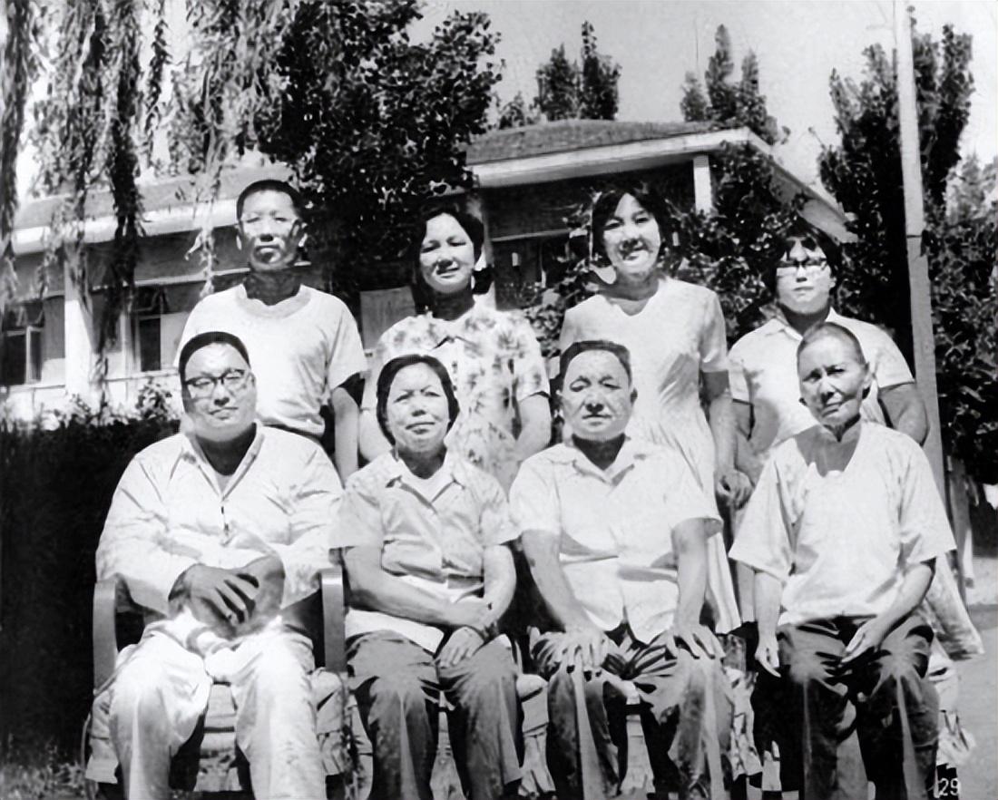 In 1972, when Deng Rong took her boyfriend home, Deng Xiaoping said ...