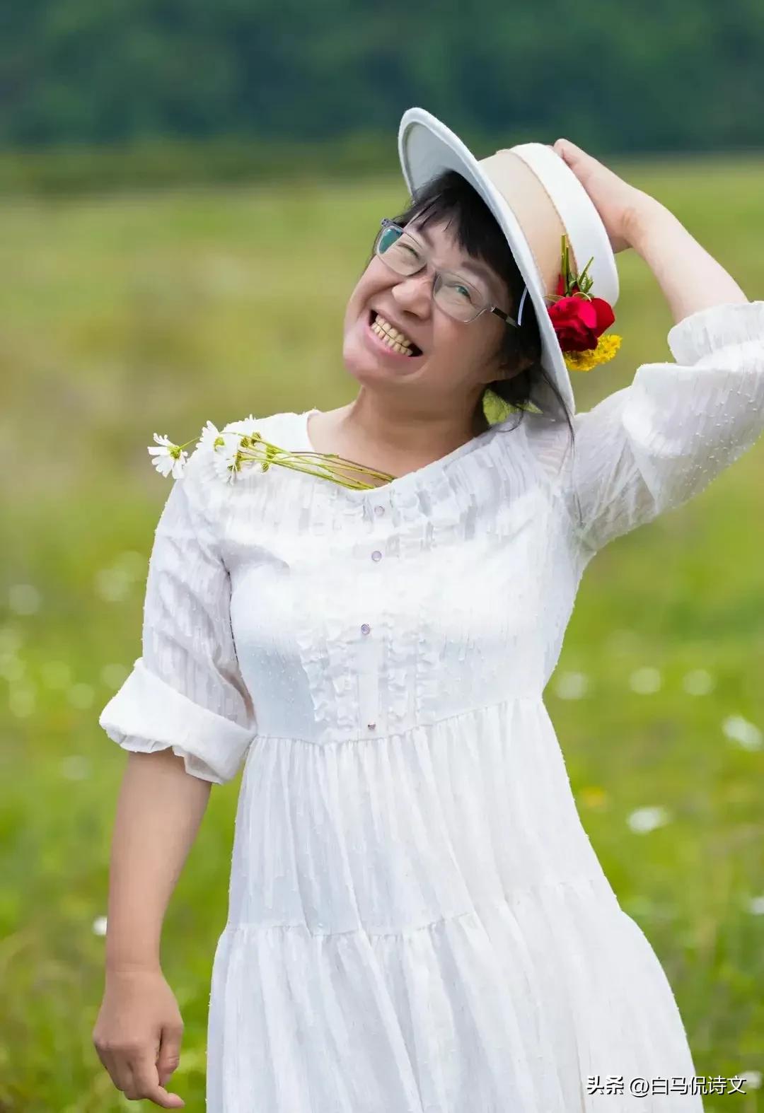 Yu Xiuhua: In the moonlight, the silent wheat is rubbing slightly, it ...