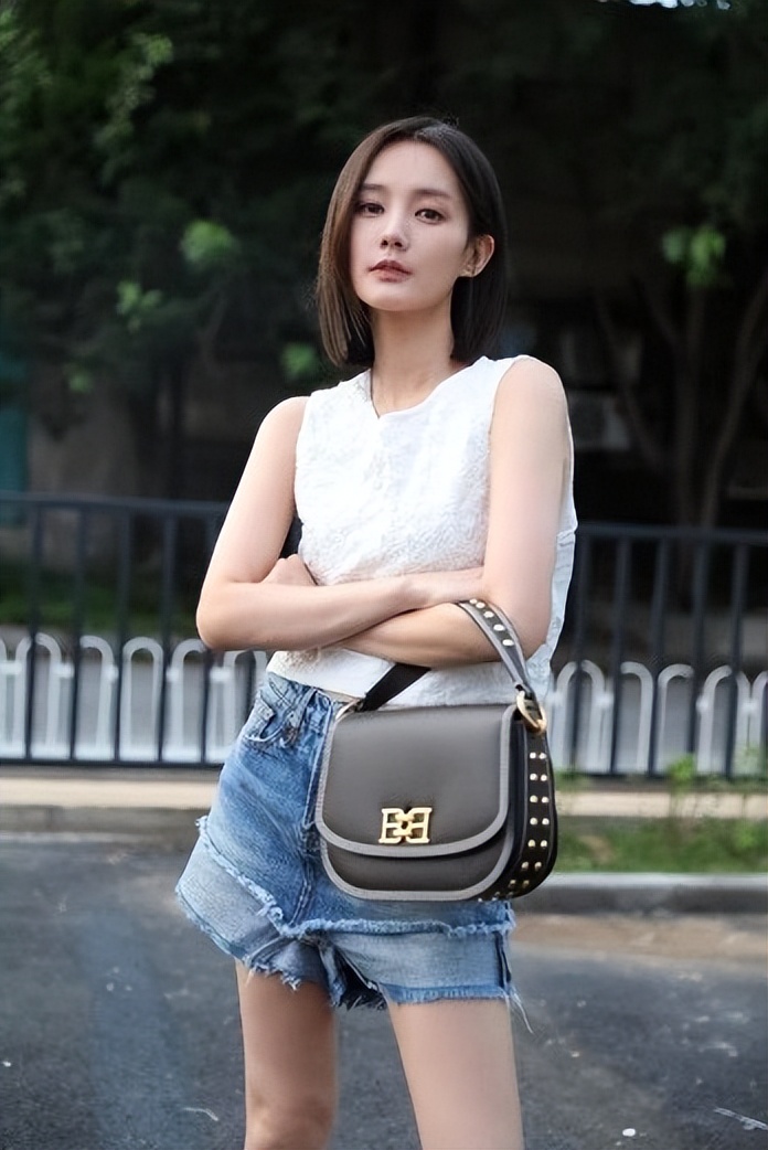 Li Yitong, Li Randi, Zhang Nan, Sun Yihan, Zheng Yecheng, Zuo Linjie perform Bally fashion - iMedia