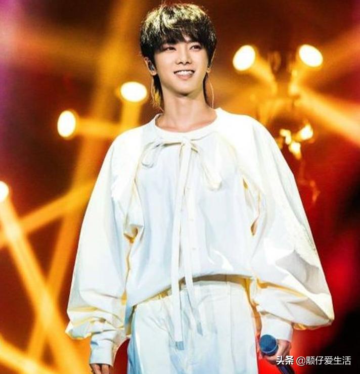 The embarrassing top-notch singer master, sitting on millions of fans ...