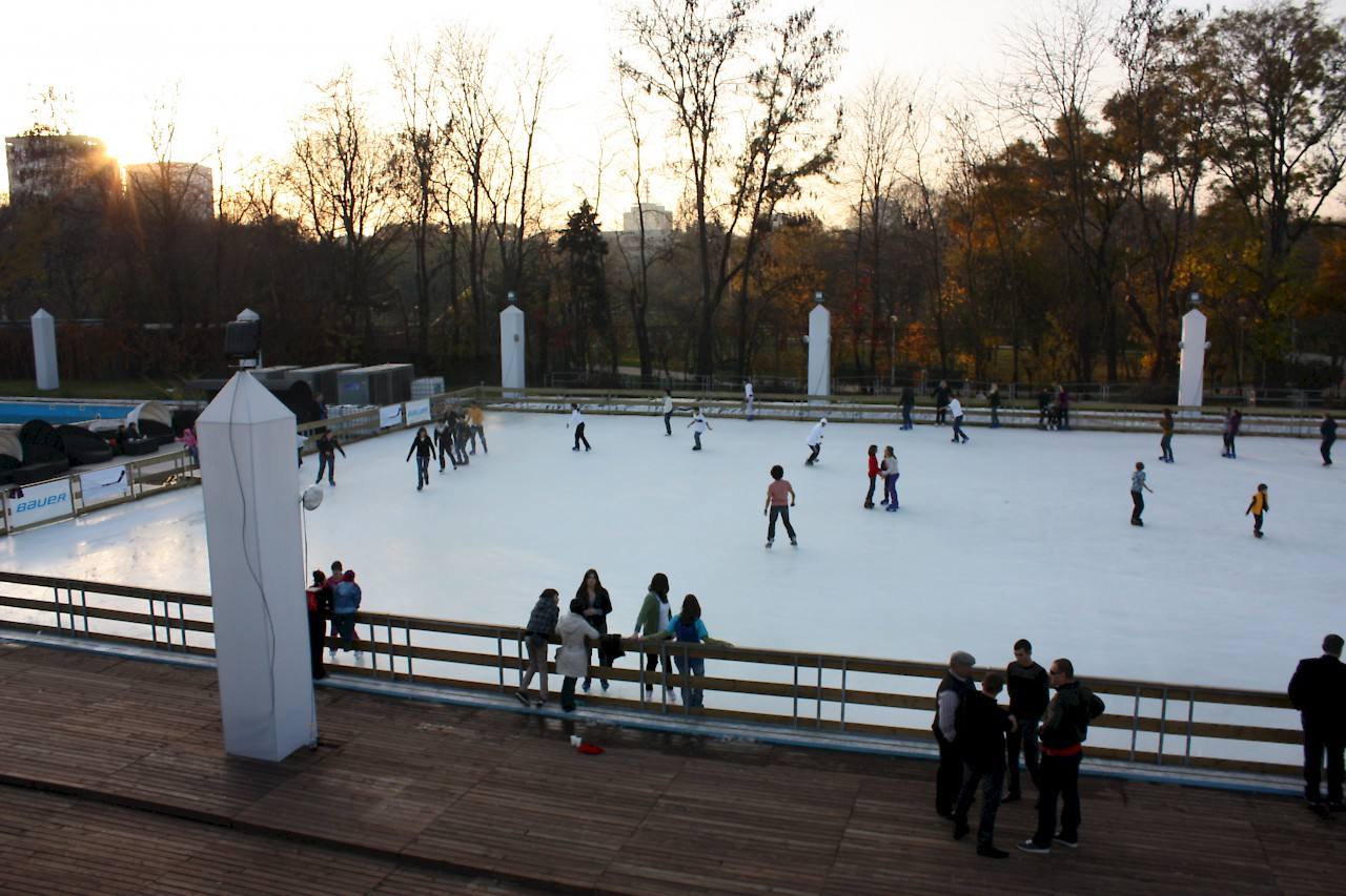 Zhang Kaili is a "top-notch" actress and a former speed skater, and her ...